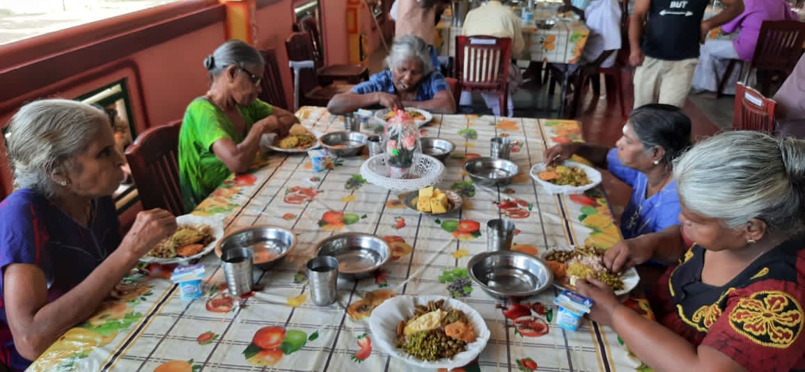 FOOD TO ELDERS AT ELDERS HOME – Lanka Fundamental Rights Organization